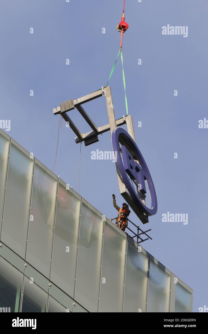 Receiving underslung load hi-res stock photography and images - Alamy