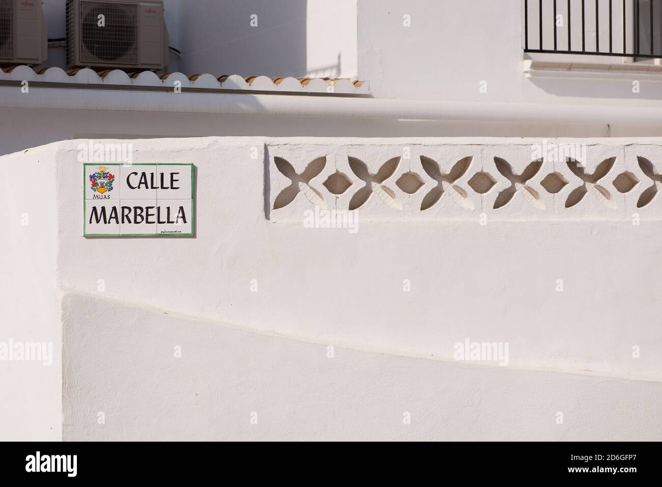 Detail of a white wall and street sign Stock Photo - Alamy