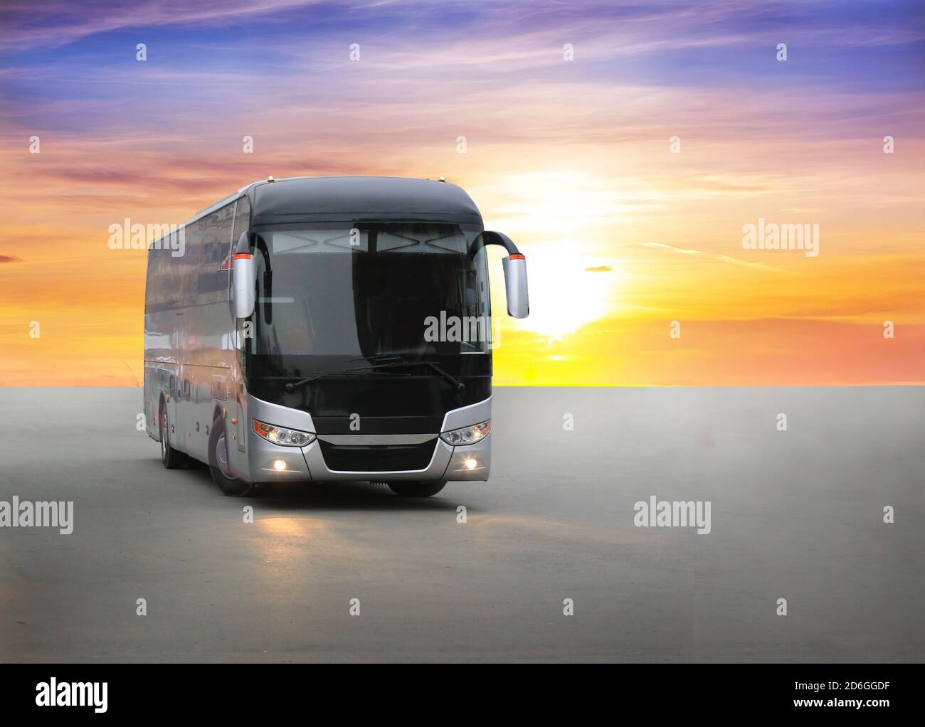 White coach bus modern hi-res stock photography and images - Alamy