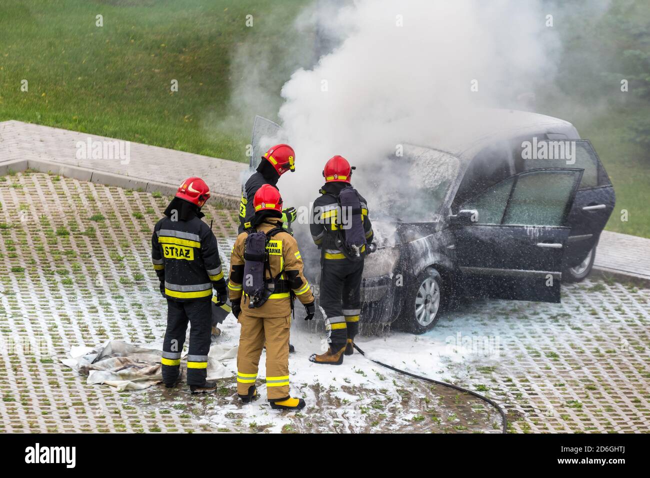 Car fire in parking lot hi-res stock photography and images - Alamy