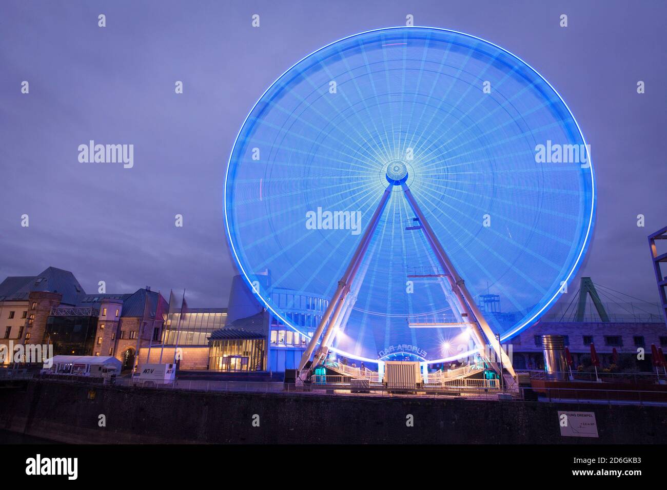 55 meters high ferris wheel of the carnyman Kipp in the Rheinau harbor ...