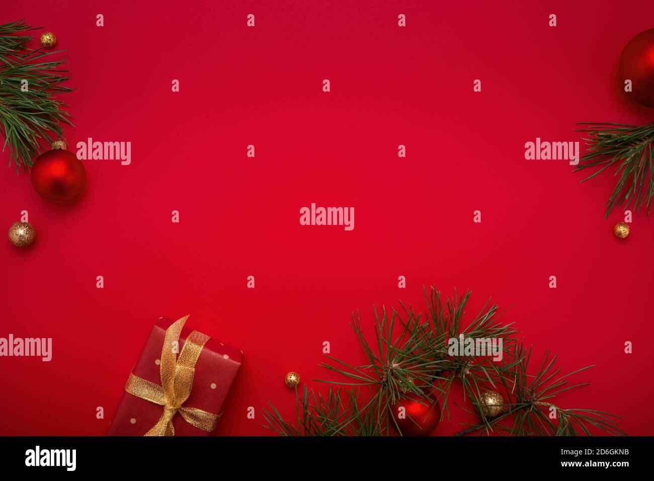 Red gold christmas tree decorations hi-res stock photography and images ...