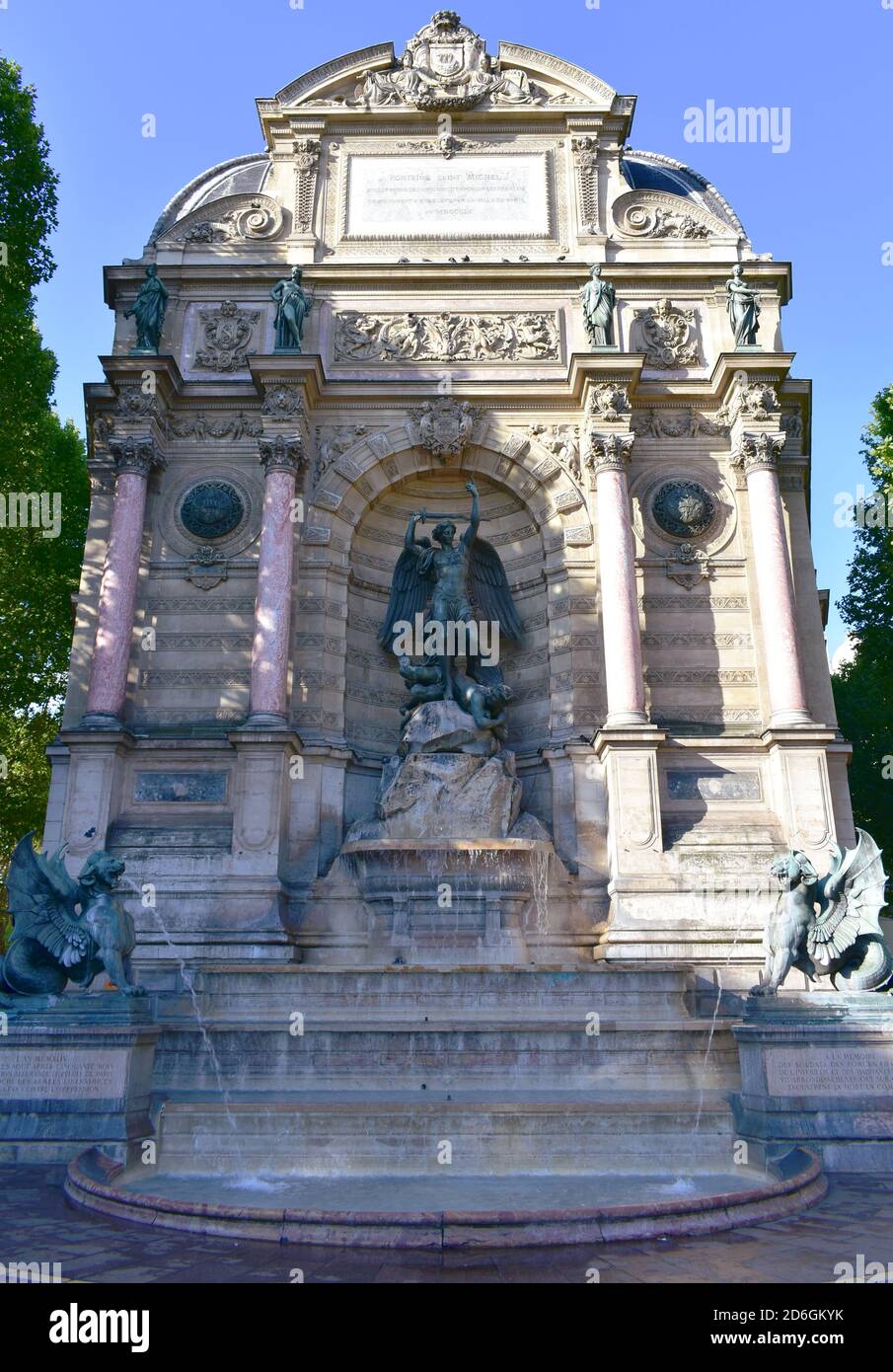 Fontaine st michel paris hi-res stock photography and images - Alamy