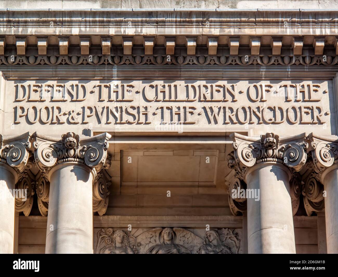 Inscription above the entrance of the Central Criminal Court known as ...