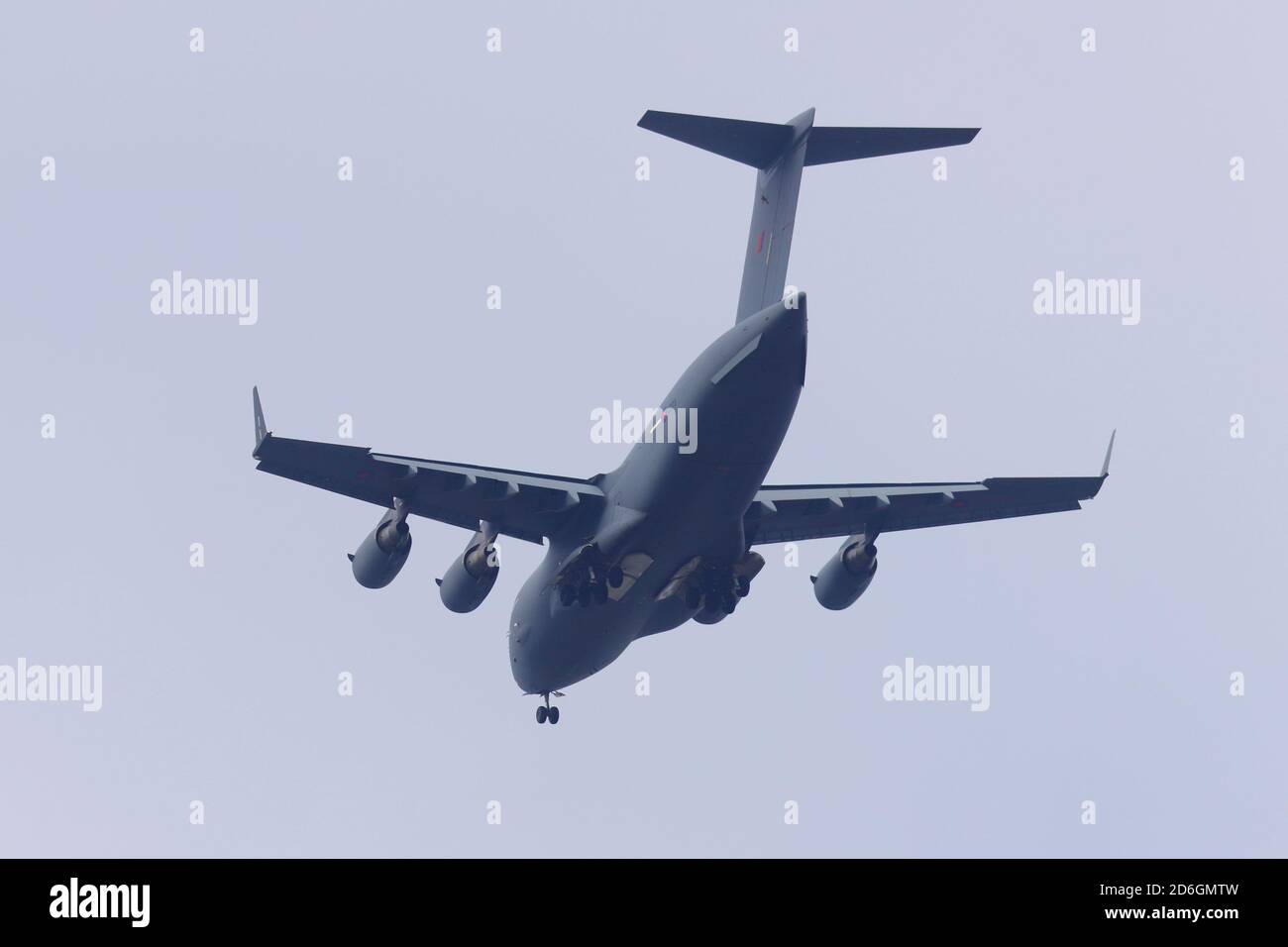 In flight final approach hi-res stock photography and images - Alamy