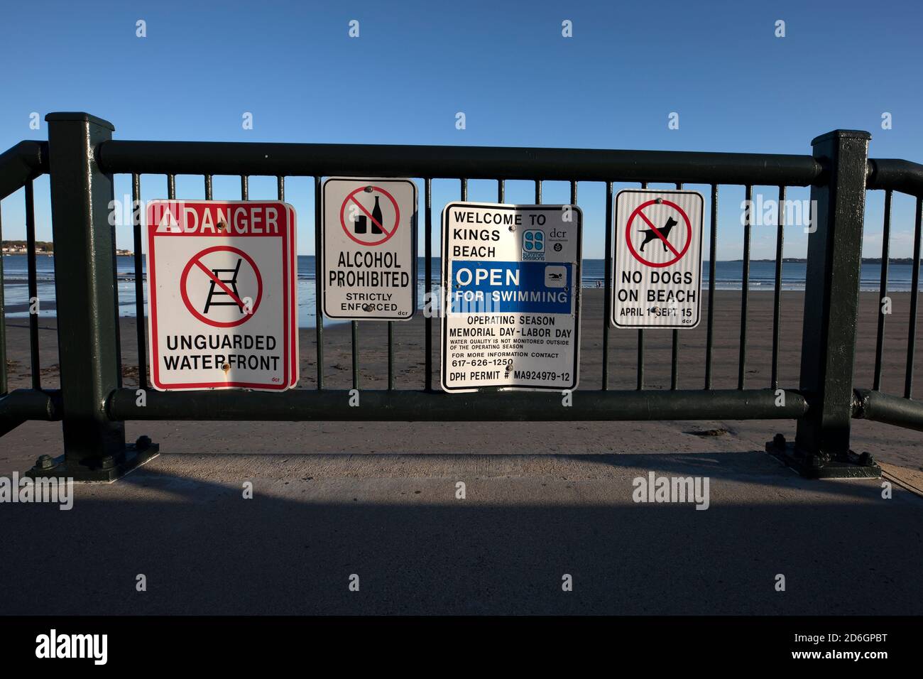 Beach signs hi-res stock photography and images - Alamy