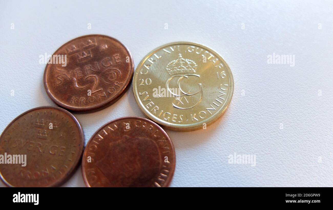 100 krona bill hi-res stock photography and images - Alamy