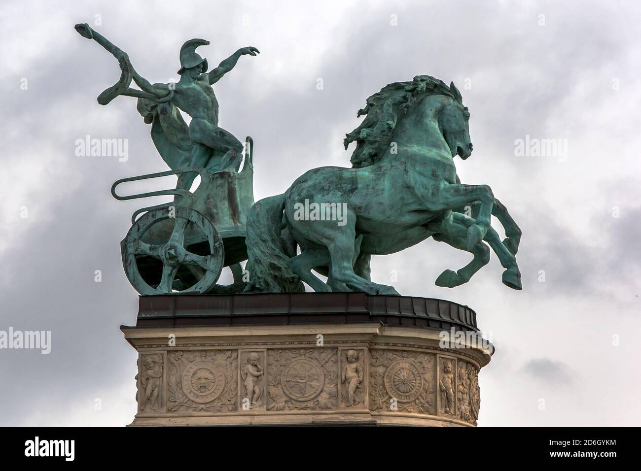 Chariot symbol hi-res stock photography and images - Alamy