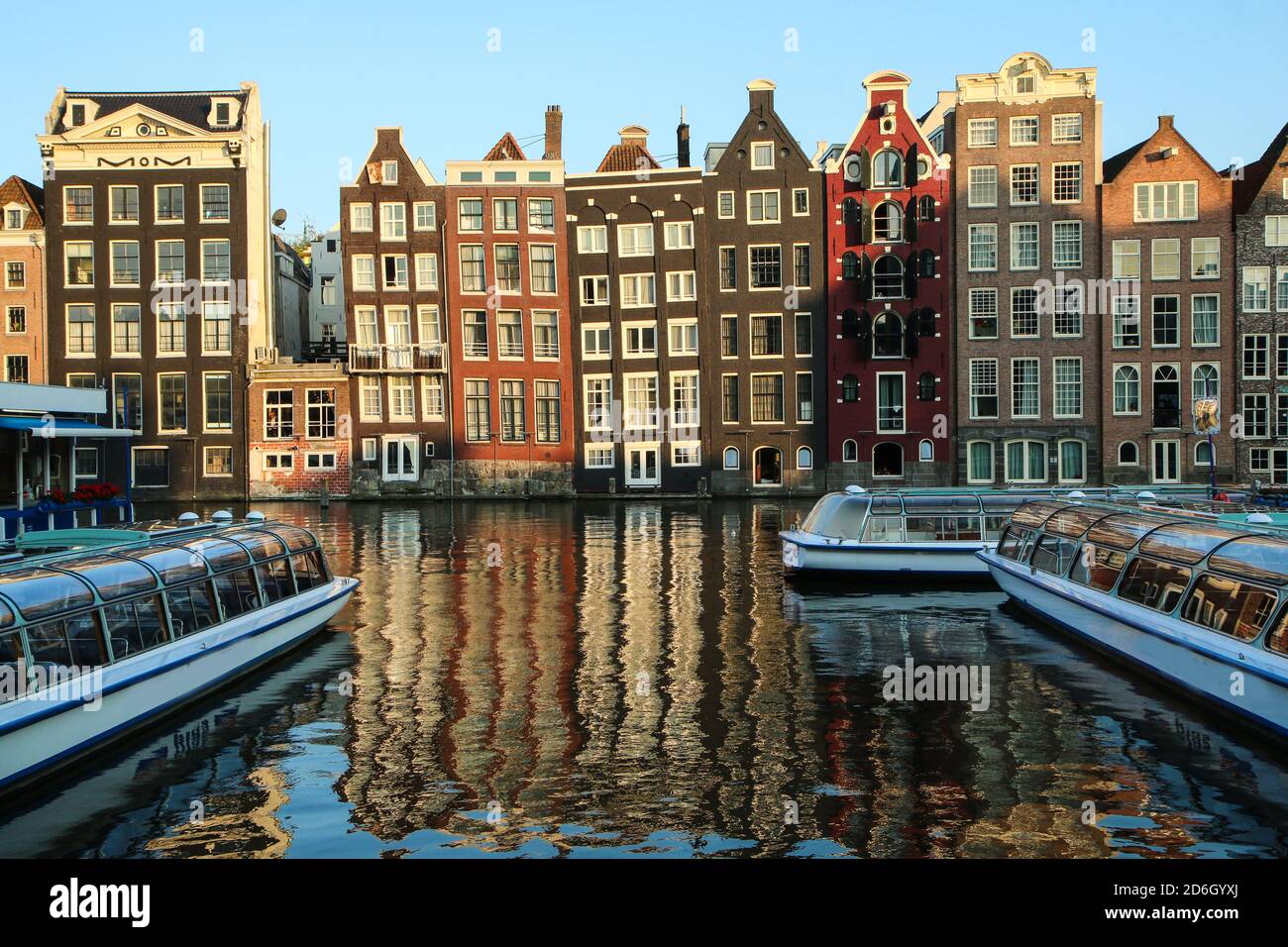 The colorful crooked houses by the canal in the Dutch city of Amsterdam ...