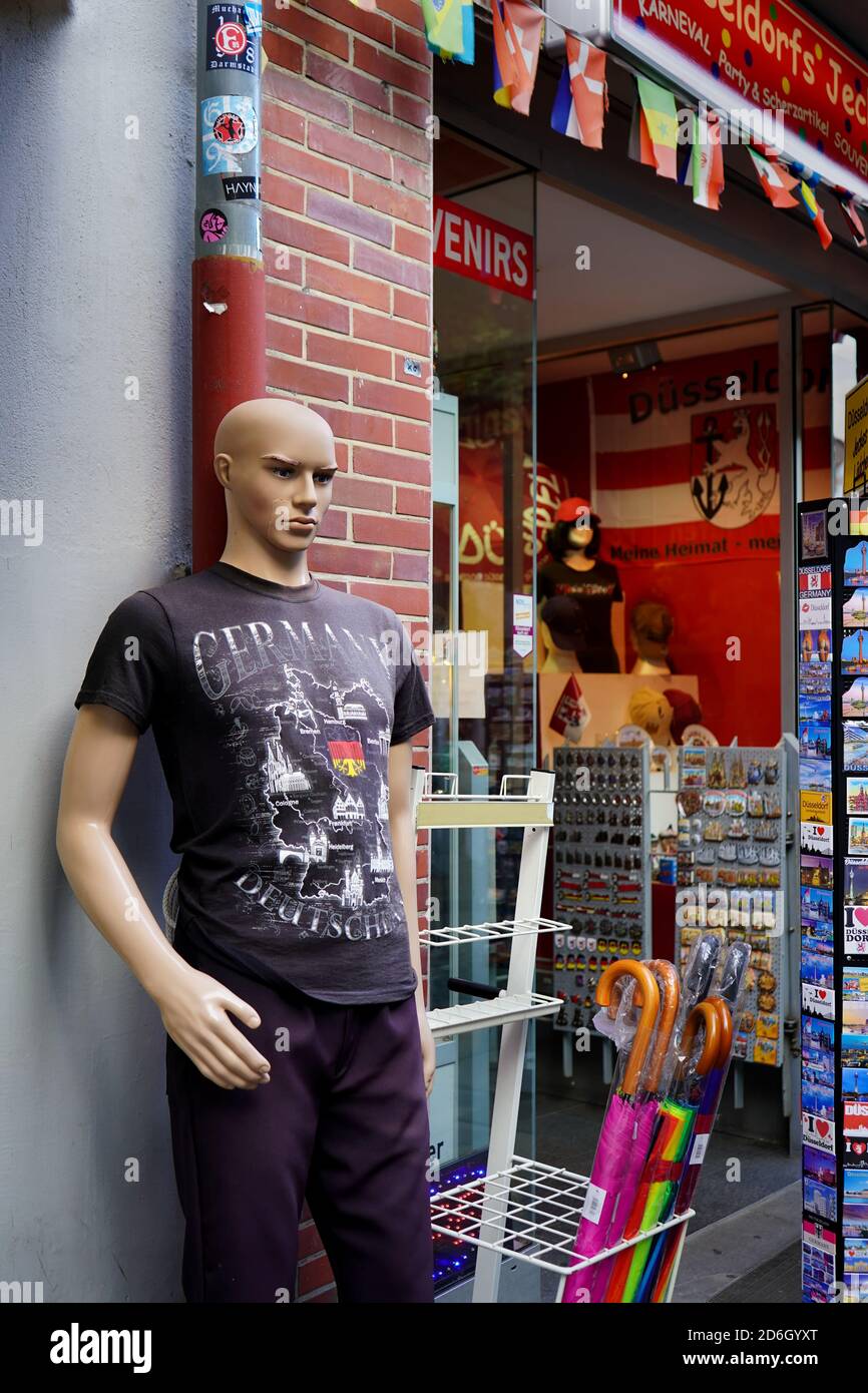 Male display hi-res stock photography and images - Alamy