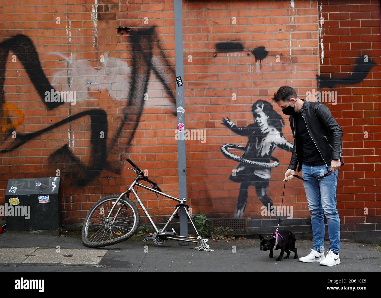 Banksy dog hi-res stock photography and images - Alamy