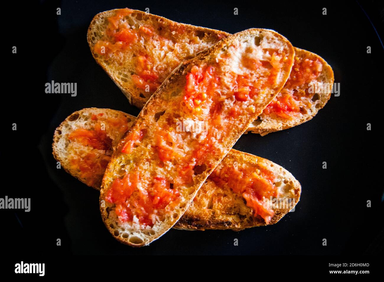 Pan con tomate, a typical catalan dish Stock Photo - Alamy