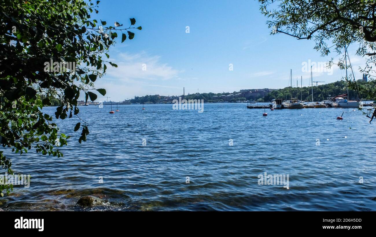 Magnificent view of Lake Malären with its trees and boats in Stockholm ...