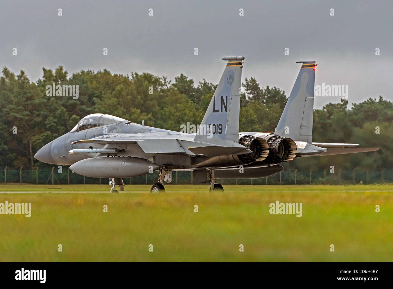F-15C Eagle aircraft manouvre into position before flight at RAF ...
