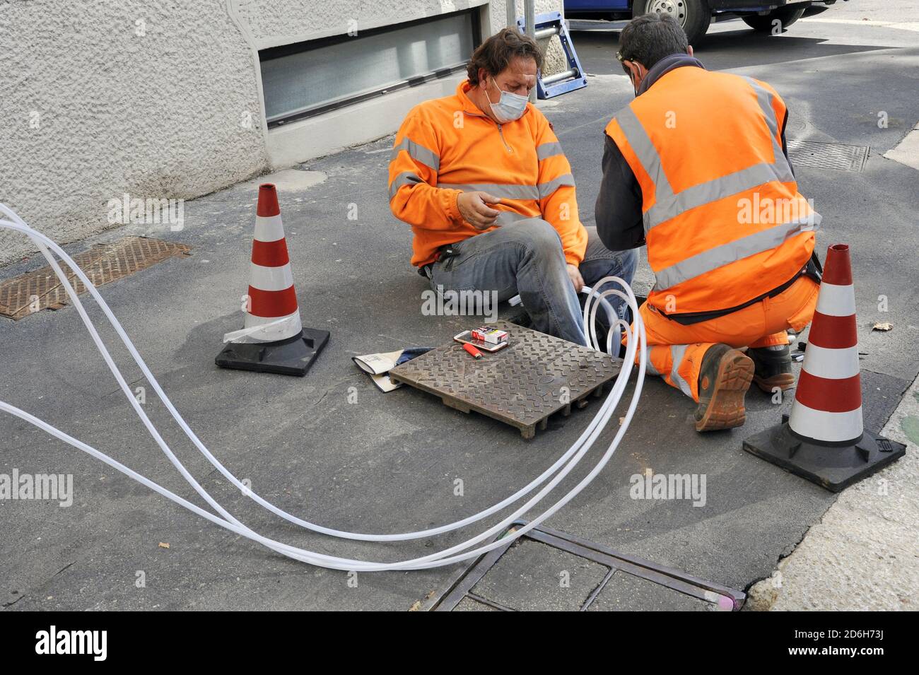 - Milano, posa del cavo della fibra ottica Wind - Milan, Wind optical ...