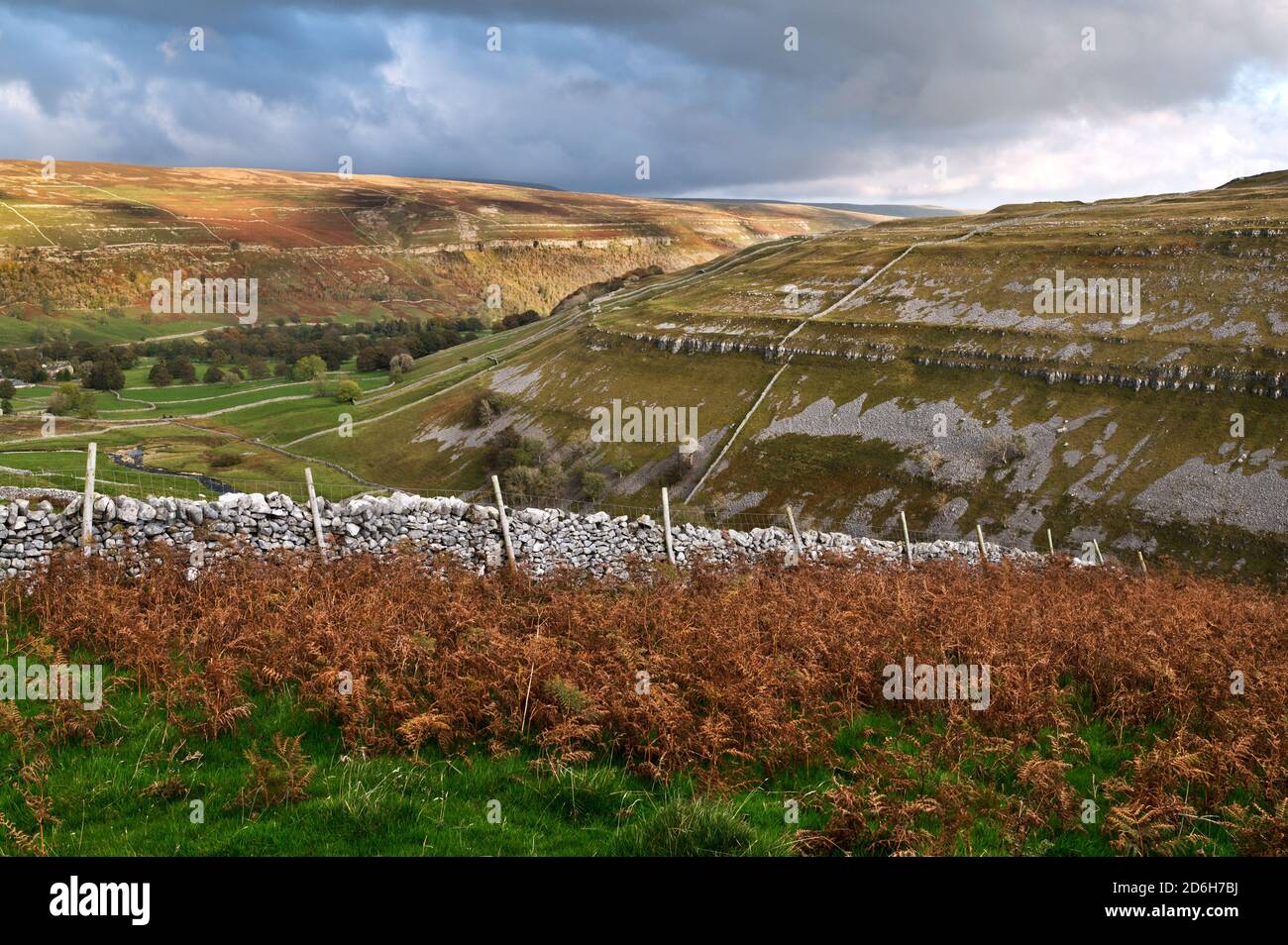 Late afternoon Autumn sunlight on Yew Cogar Scar above Arncliffe ...