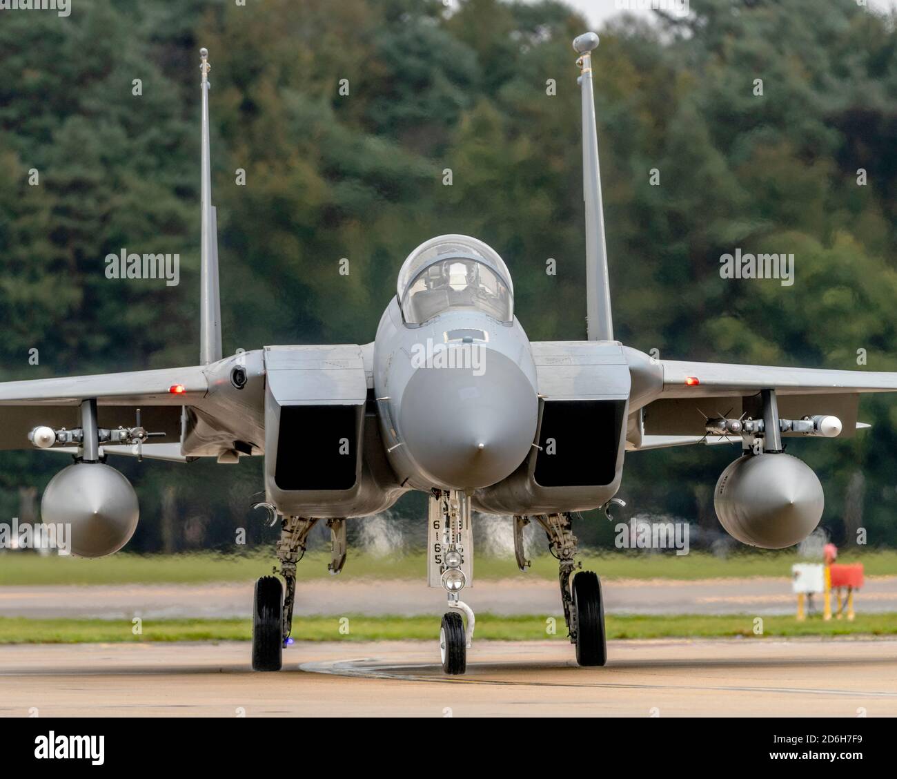F-15C Eagle aircraft manouvre into position before flight at RAF ...
