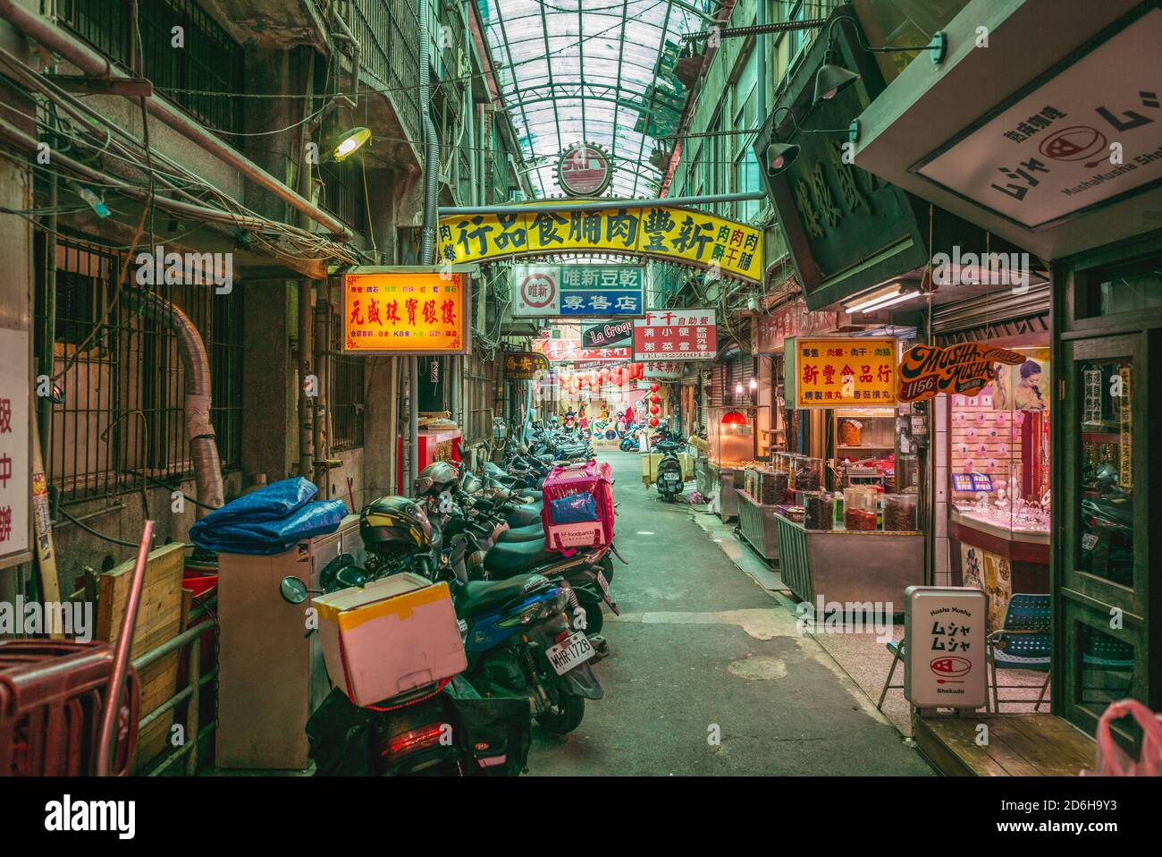 Old dongmen market hi-res stock photography and images - Alamy