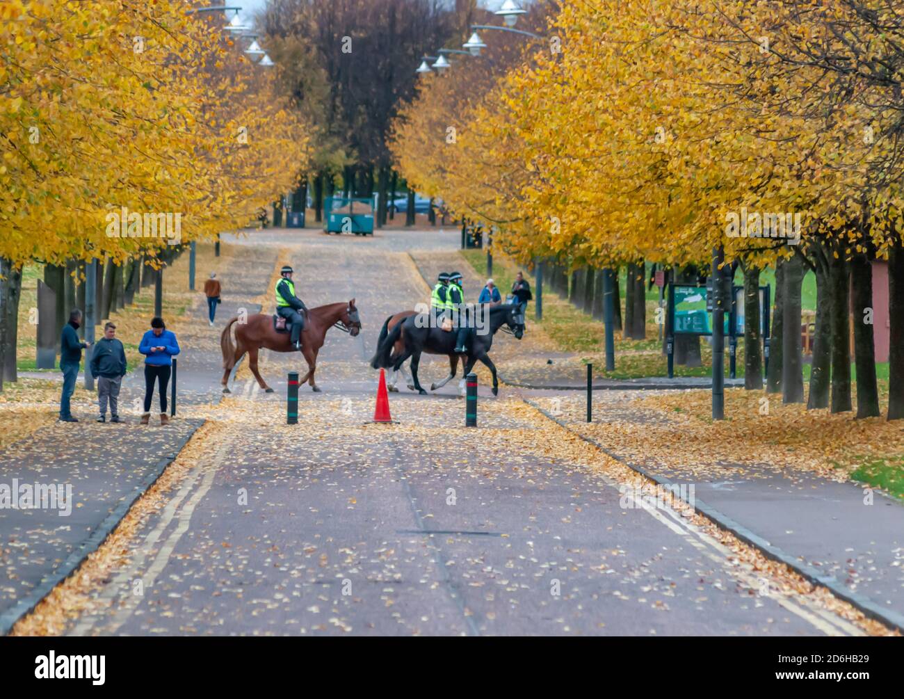 Scottish mounted police officers hi-res stock photography and images ...