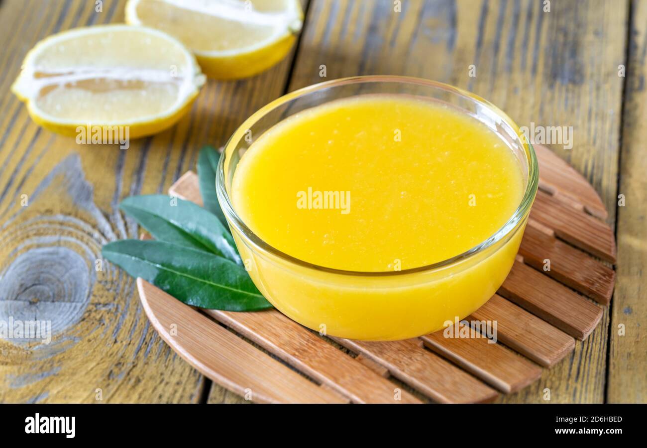 Glass bowl of lemon curd with fresh lemon Stock Photo - Alamy