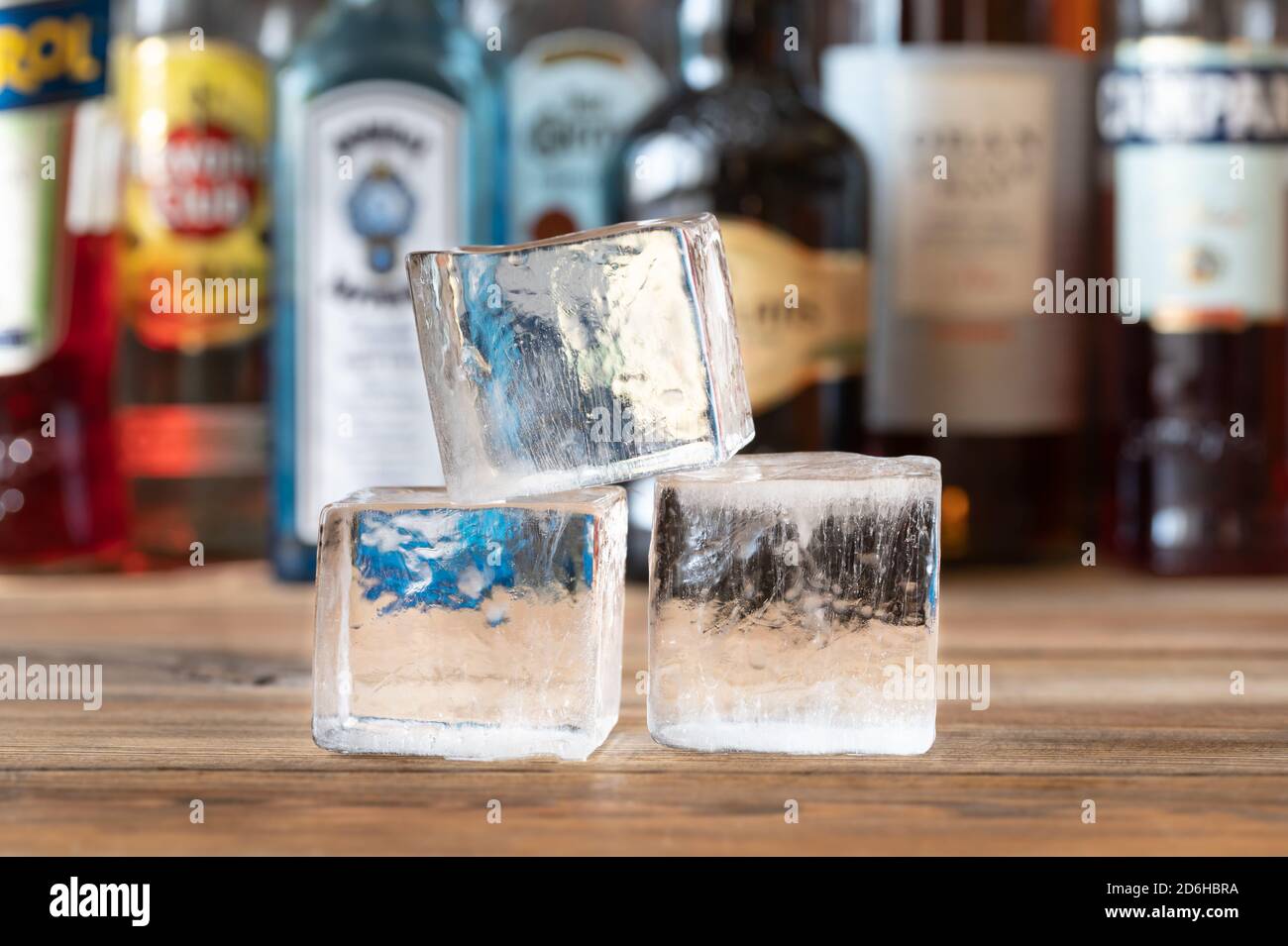 Crystal clear ice cubes on the bar counter Stock Photo - Alamy