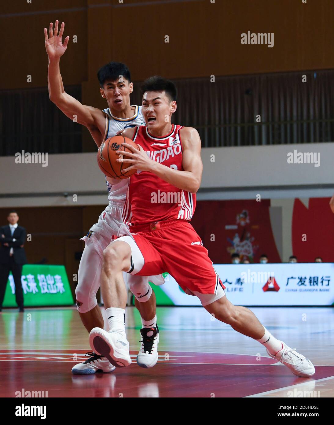 Zhuji, China's Zhejiang Province. 17th Oct, 2020. Wang Ruize (R) of Qingdao Eagles breaks ...