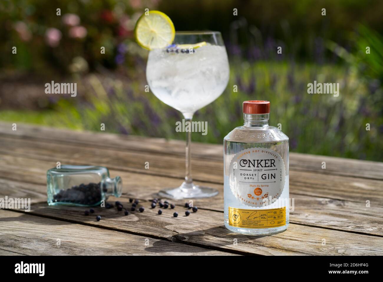 Drinking gin and tonic hi-res stock photography and images - Alamy