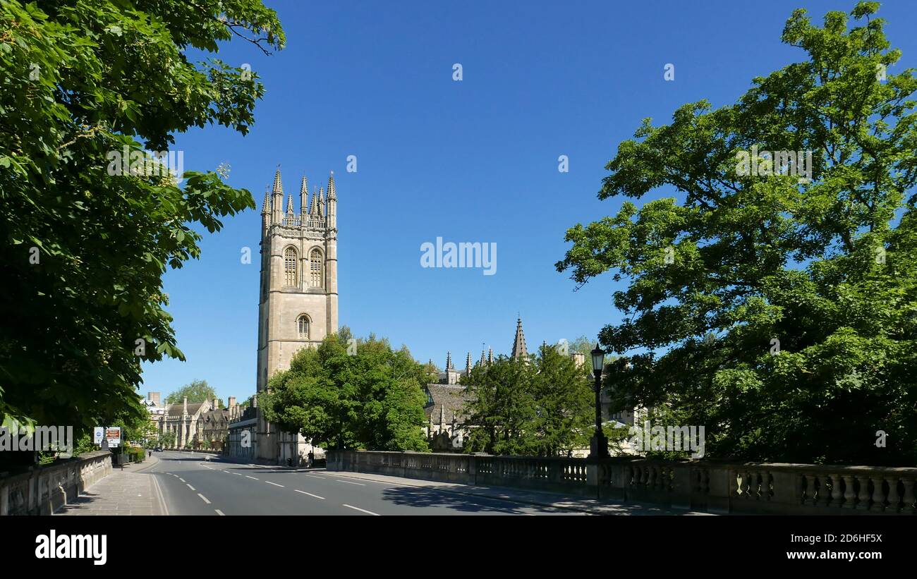 Wide summer view over Magdalen Bridge looking towards & Magdalen ...