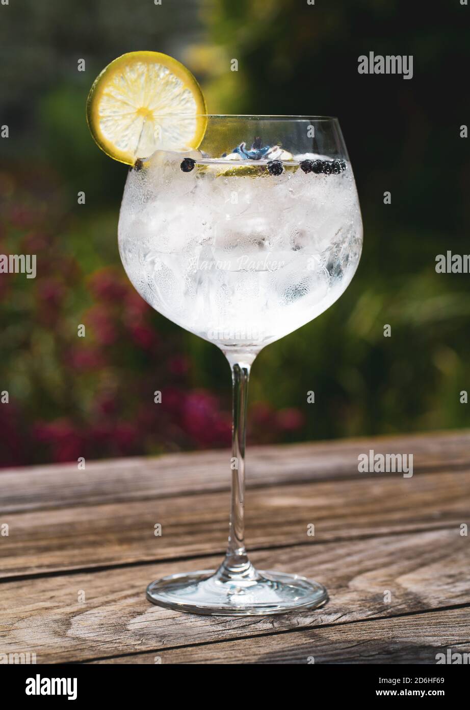 Gin and tonic outside hi-res stock photography and images - Alamy