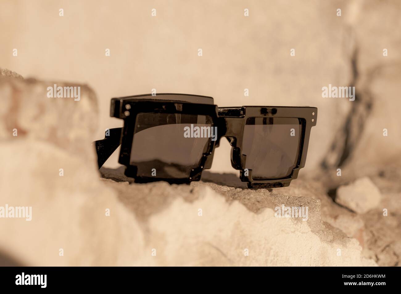 Pixel art sunglasses hi-res stock photography and images - Alamy