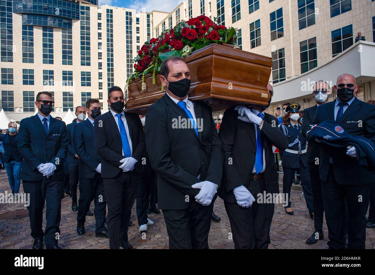 Undertakers coffin carrying hi-res stock photography and images - Alamy