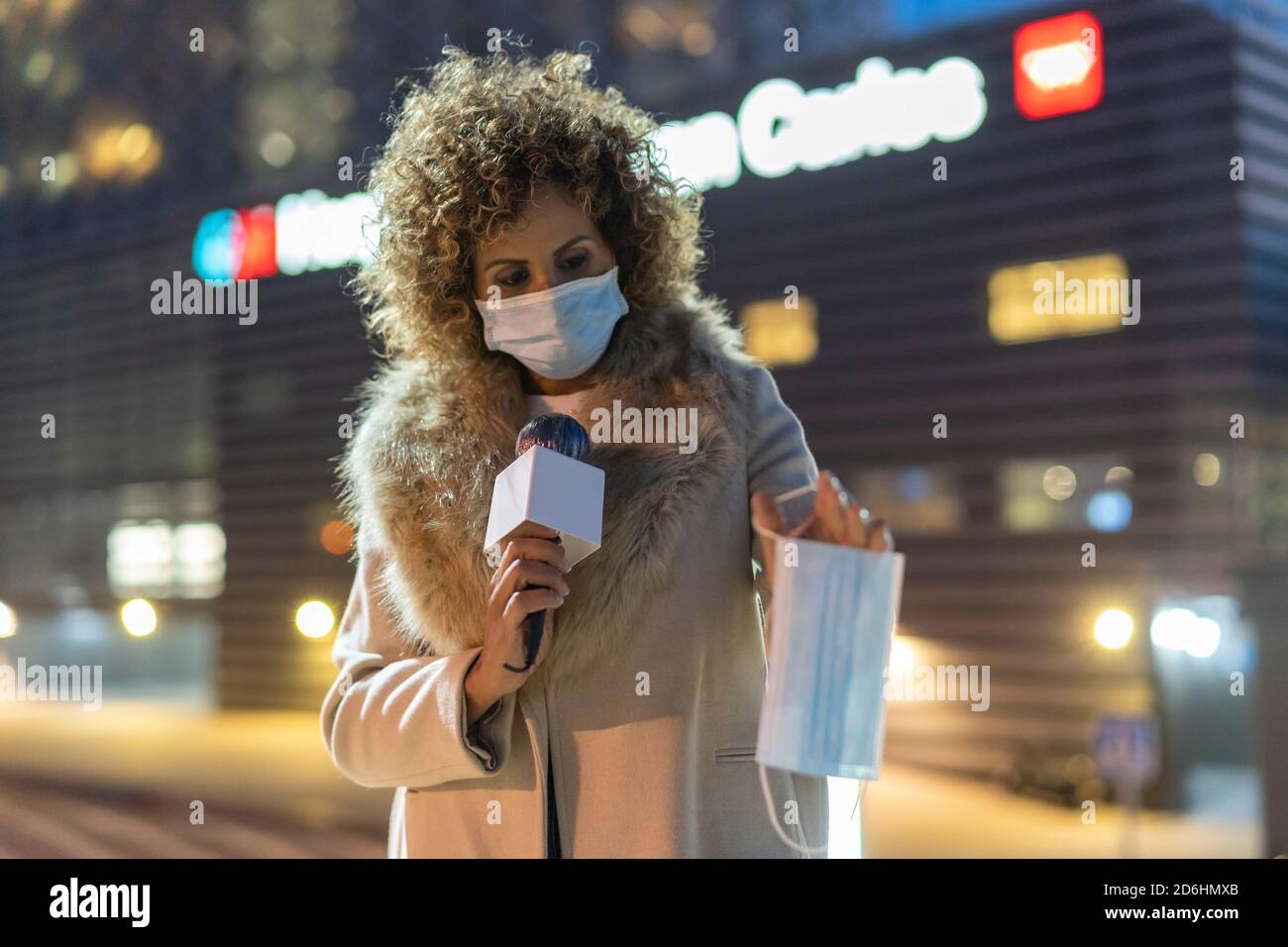 journalist reporting the use of the mask to prevent covid19 Stock Photo ...