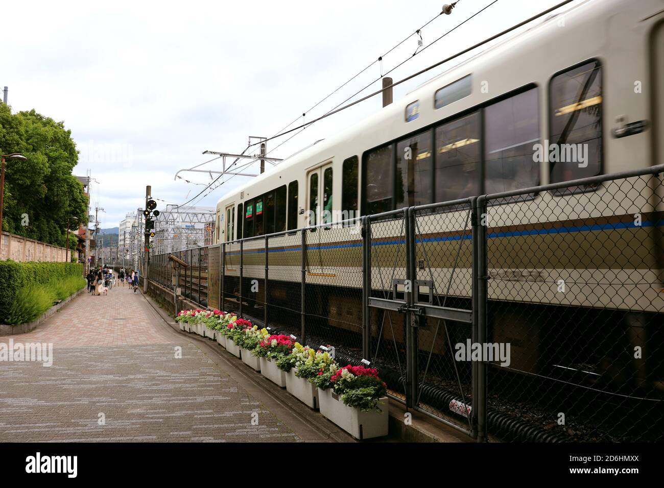 JR train arriving at Kyoto station Stock Photo - Alamy