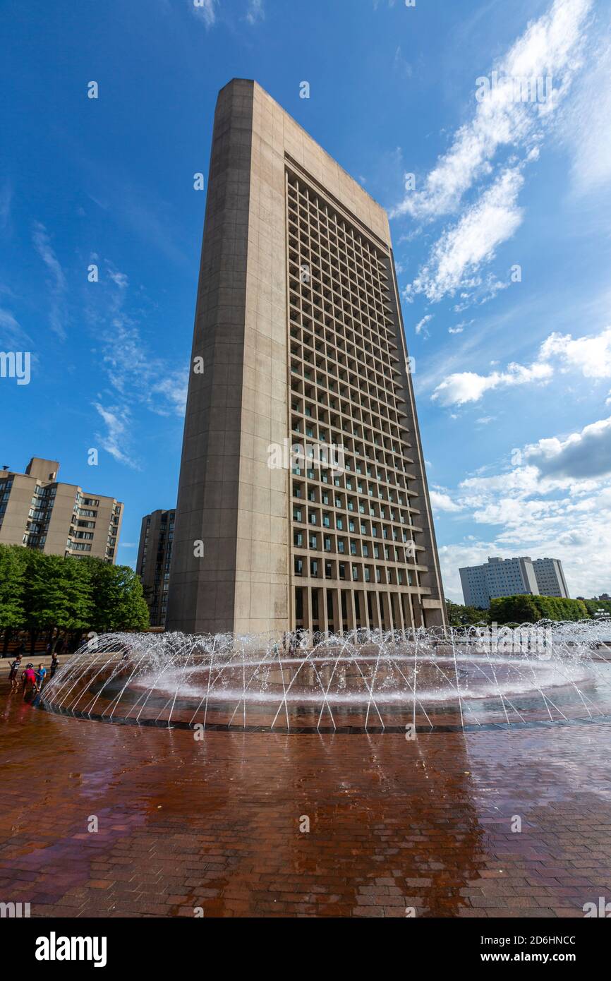 Children refreshing in the Splash Fountain at Christian Science Plaza ...