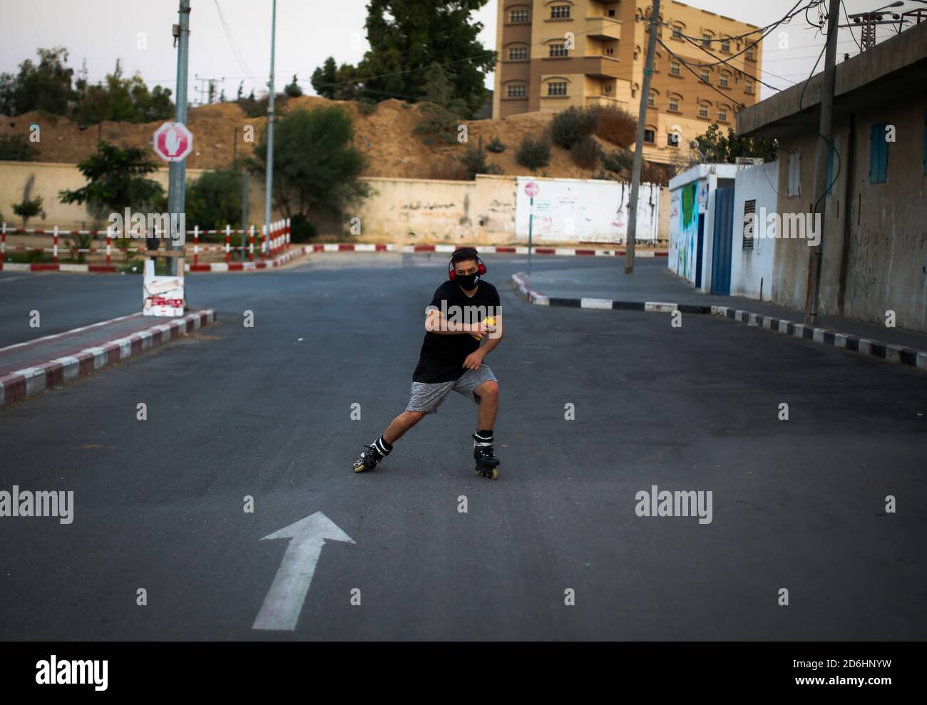 Gaza, Palestine. 17th Oct, 2020. A Palestinian child skating in Khan ...