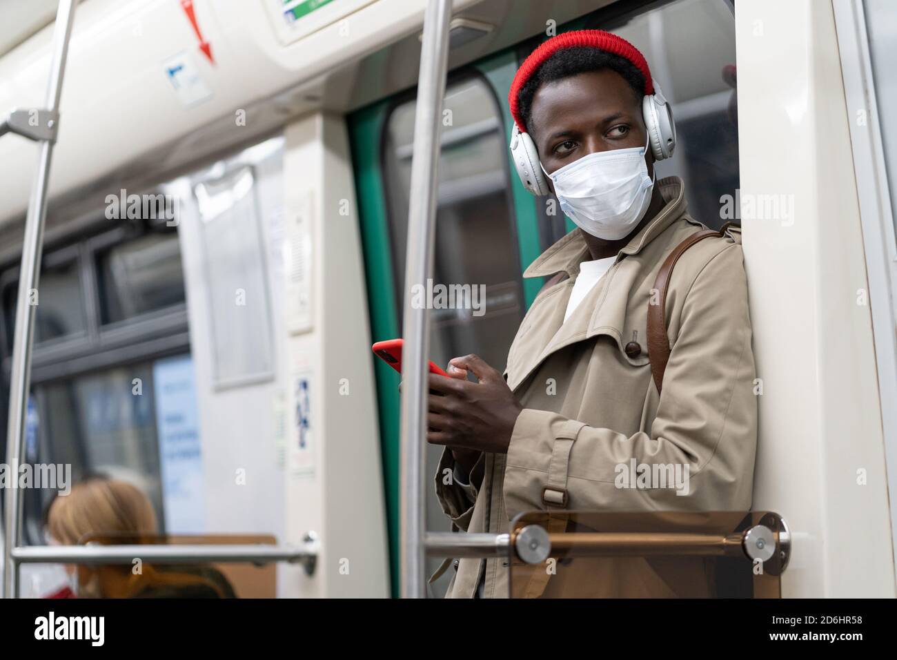 Train face mask coronavirus hi-res stock photography and images - Alamy