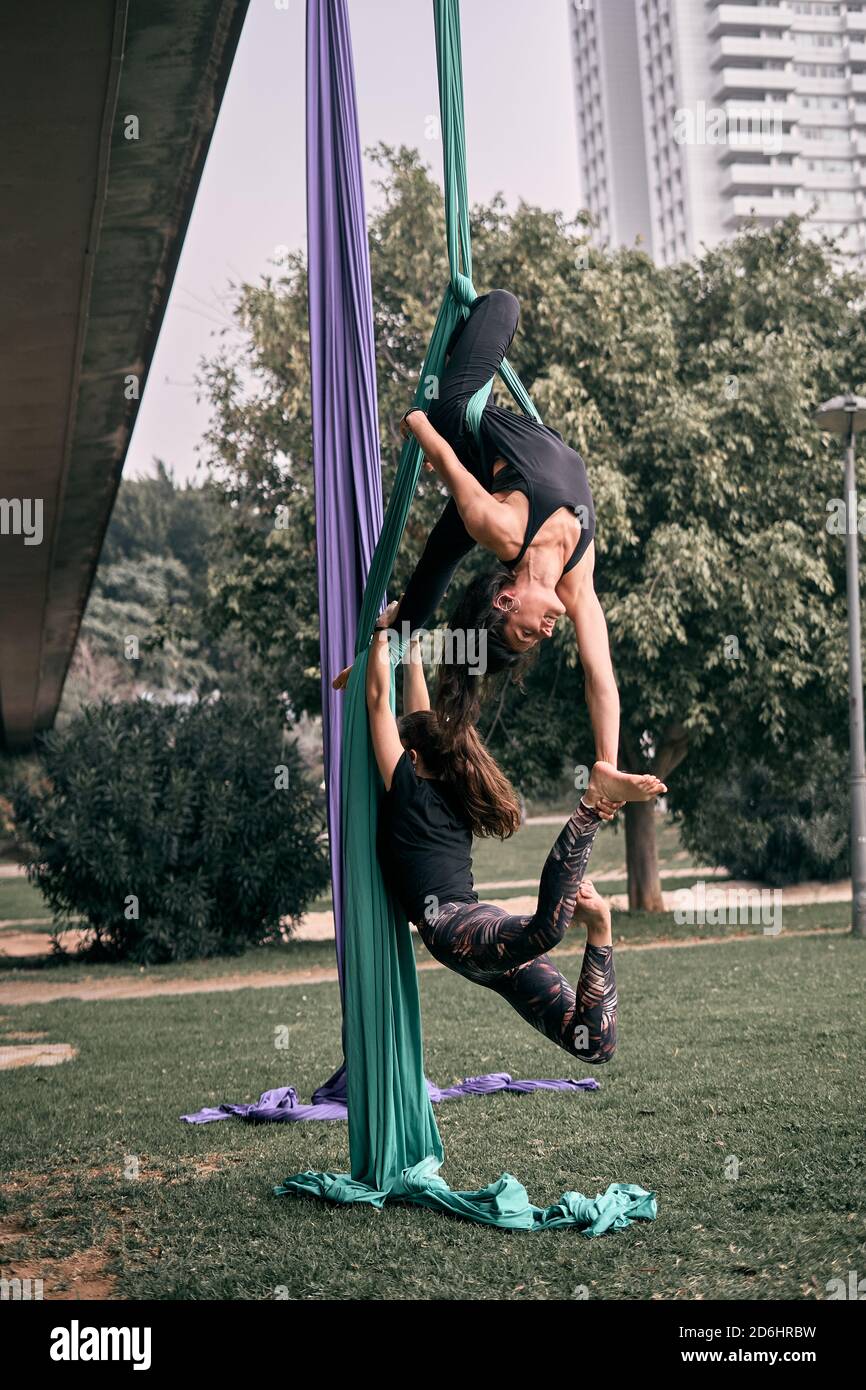 Acrobatic pose hi-res stock photography and images - Alamy