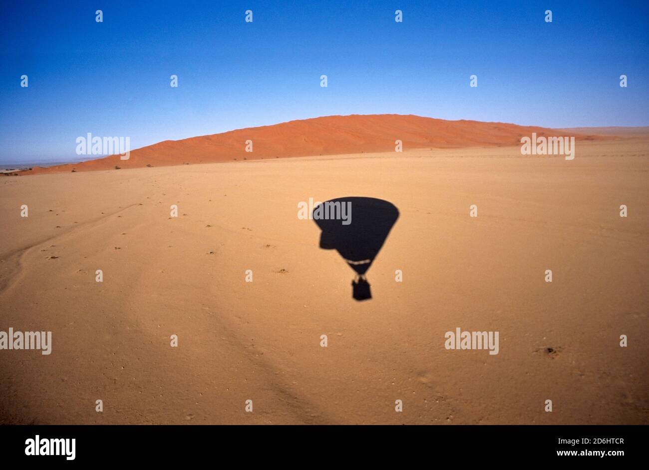 Balloon ballooning shadow desert hi-res stock photography and images ...
