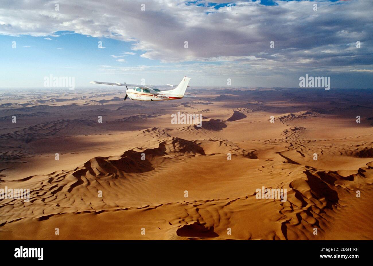 Desert sand ripples aerial hi-res stock photography and images - Alamy
