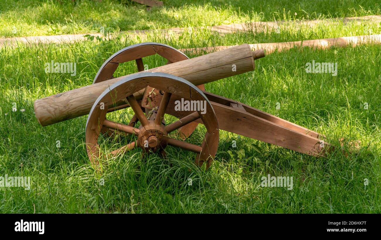 model of a medieval cannon made of wood Stock Photo - Alamy