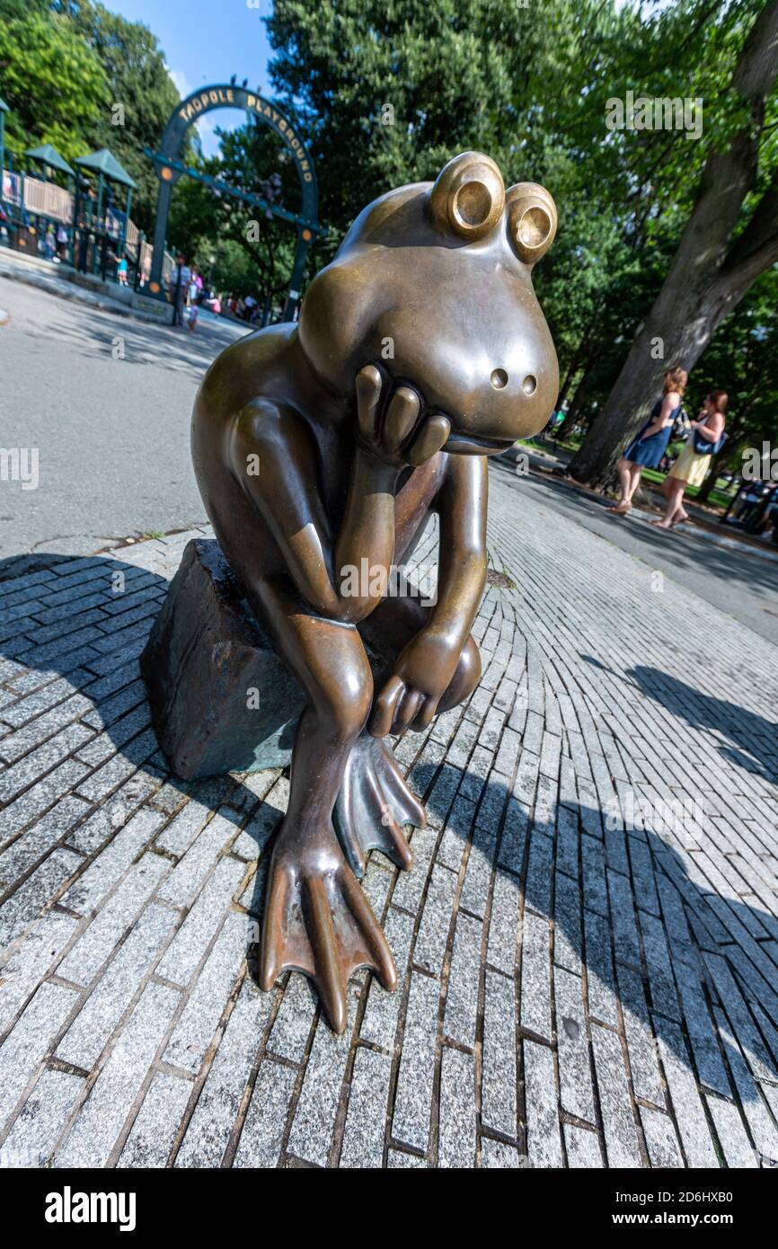 Bronze sculptures of frog, The Frog Pond , Boston Common, Boston ...