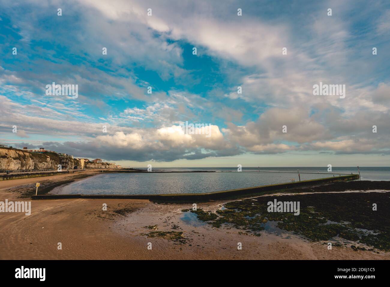 Margate tidal pool hi-res stock photography and images - Alamy