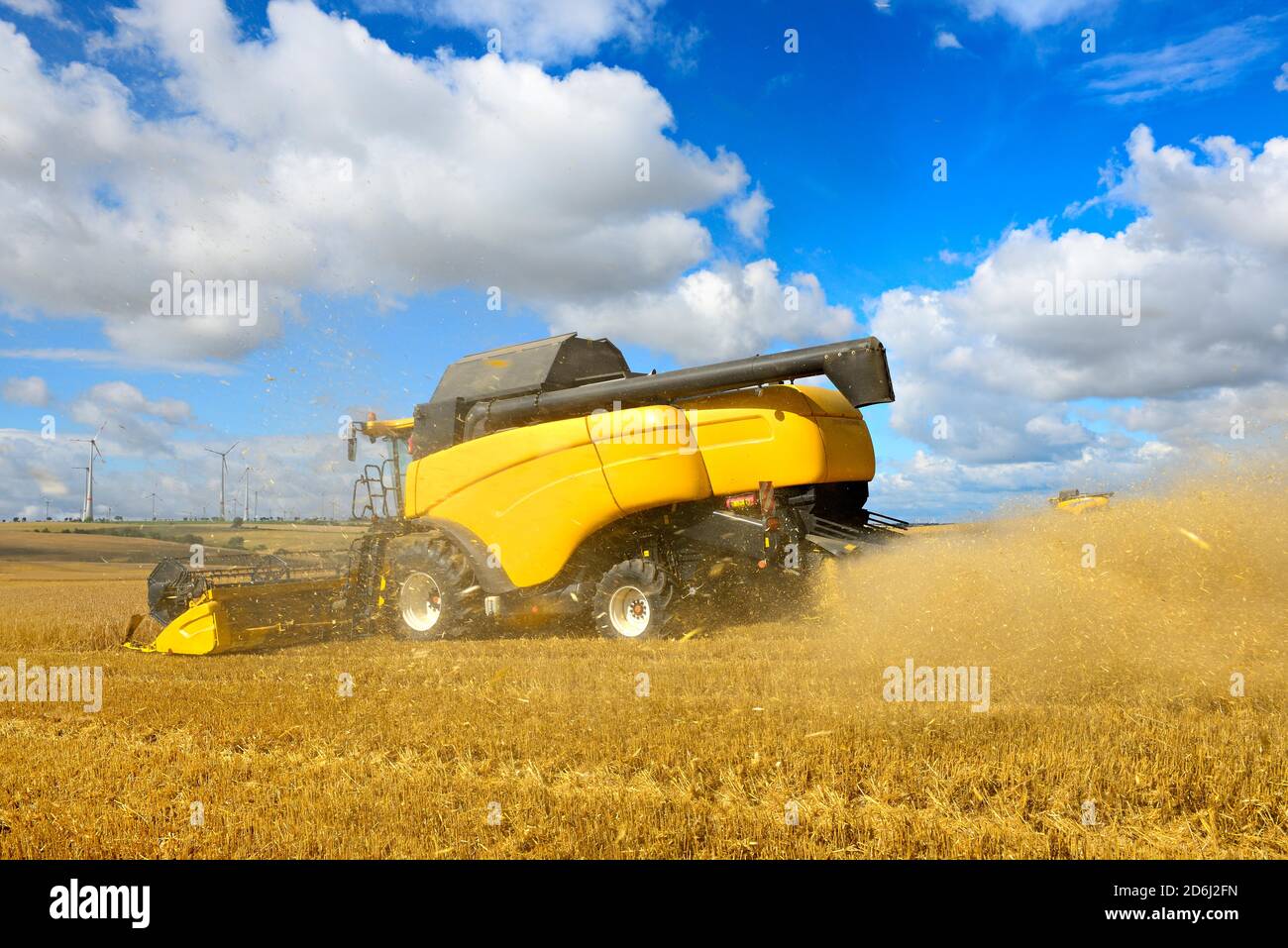 Dust and chaff cloud hi-res stock photography and images - Alamy