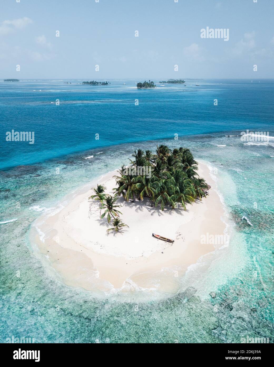 Aerial view, tropical island with palm trees, San Blas Islands, Panama ...