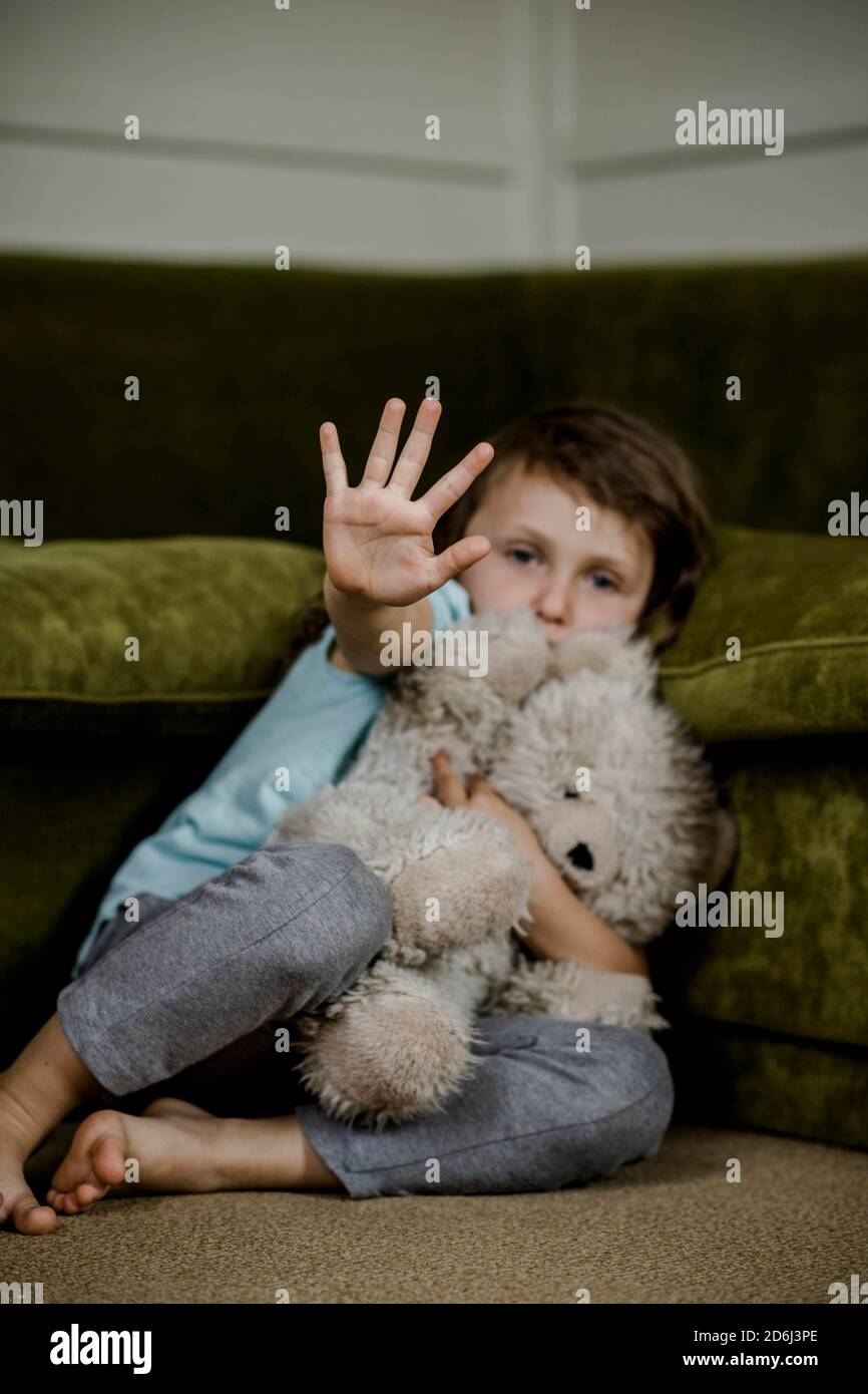 Child afraid of animal hi-res stock photography and images - Alamy