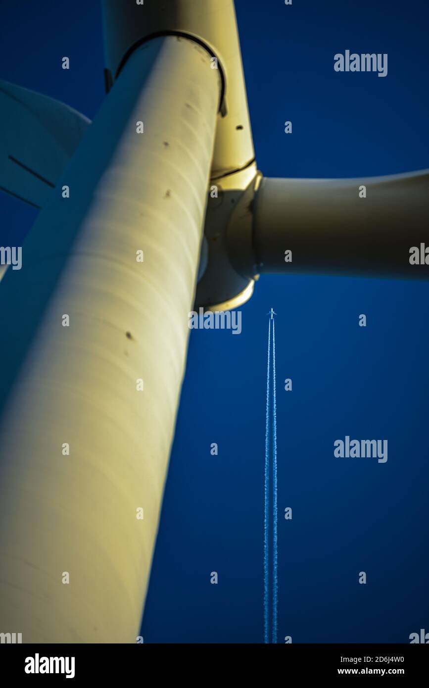 Airplane generator hi-res stock photography and images - Alamy