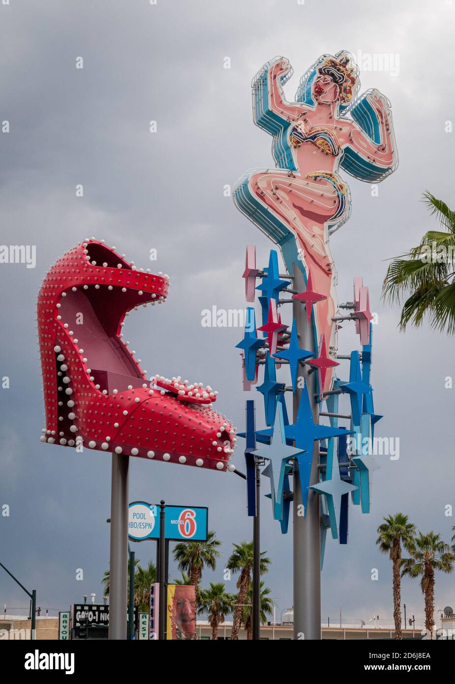 Las vegas showgirl hi-res stock photography and images - Alamy
