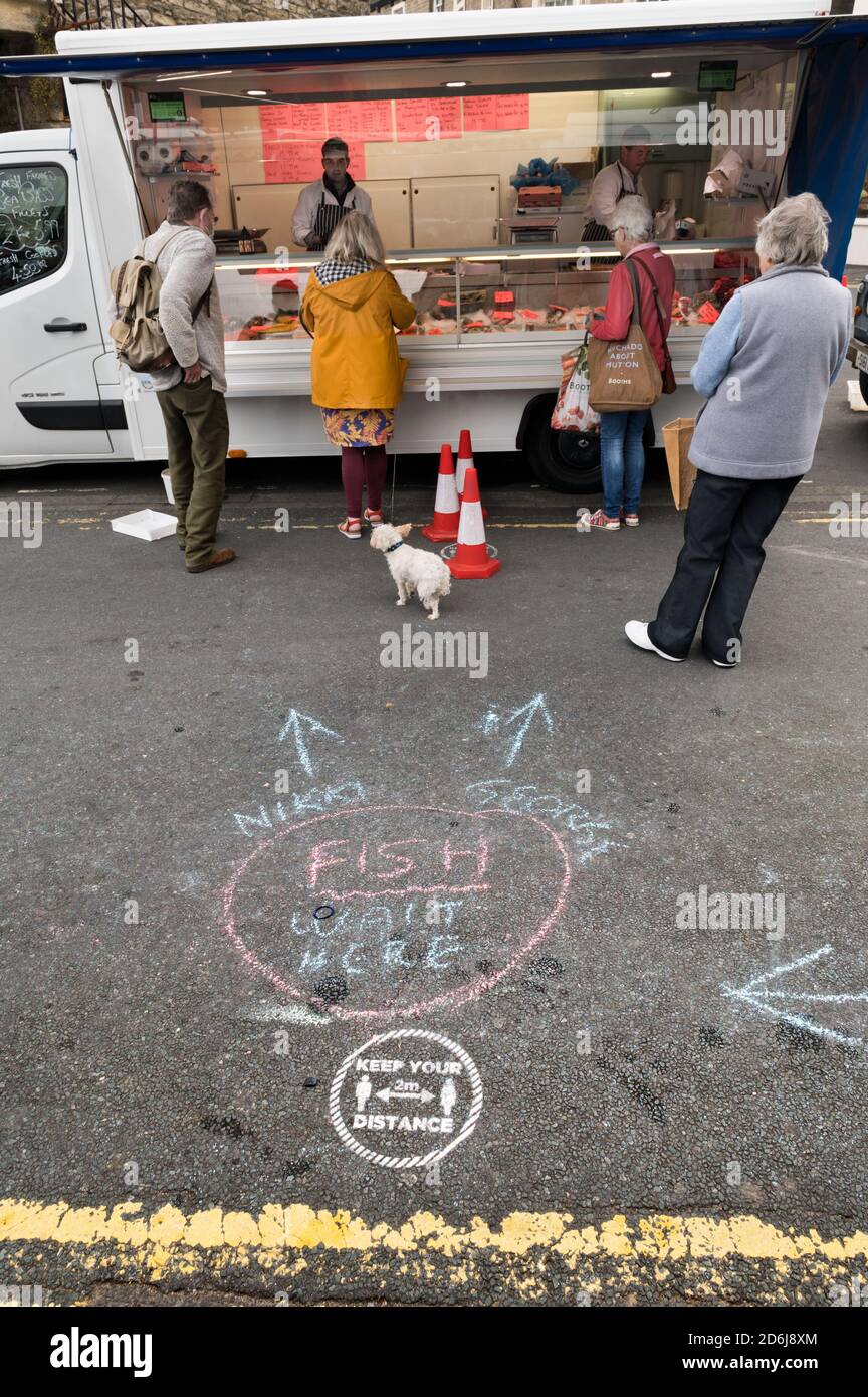 Social distance distancing hi-res stock photography and images - Alamy