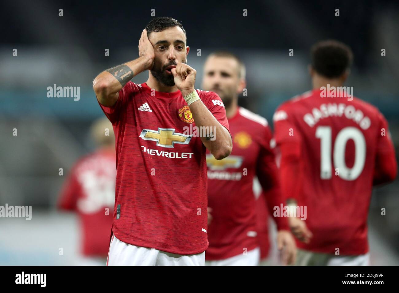 Manchester United's Bruno Fernandes celebrates scoring his side's ...