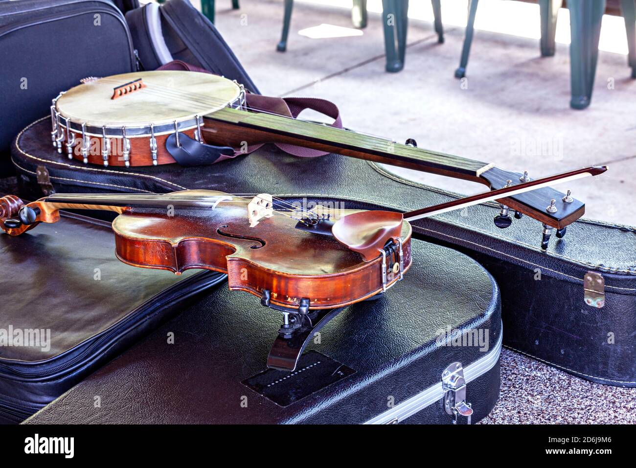 Bluegrass fiddle music hi-res stock photography and images - Alamy